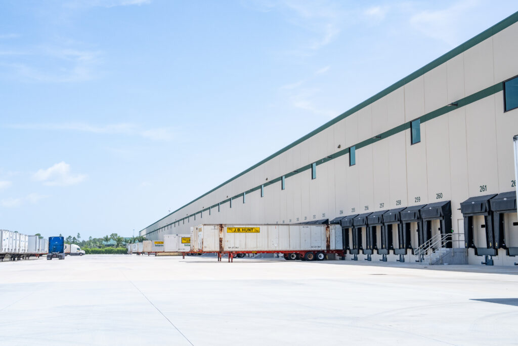 Uline Distribution Center - DeAngelis Diamond